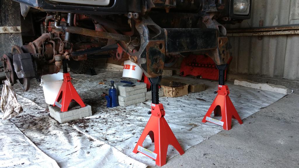 Wie richtig Vorderachse aufbocken? - Unimog-Community